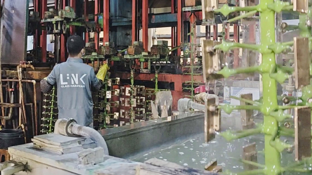 Trusted Glass Hardware Supplier │ China Link Hardware